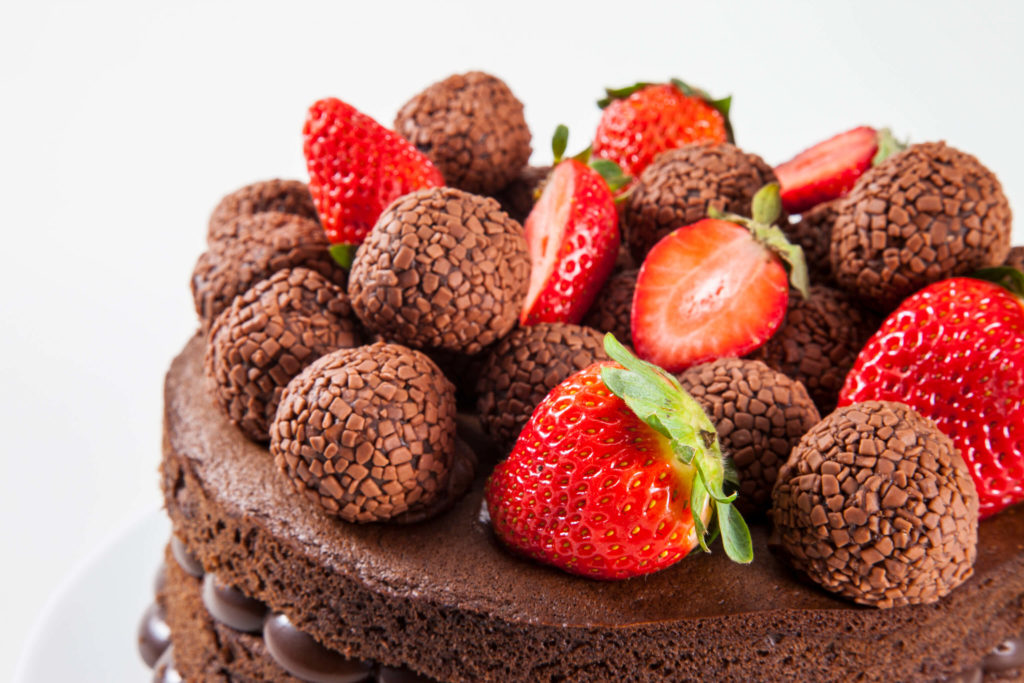 Bolo de brigadeiro com morango - Rich do Brasil